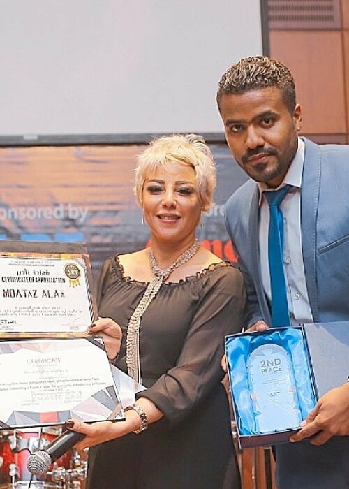 Moataz Alaa: 화가 이집트 출신 - SINGULART