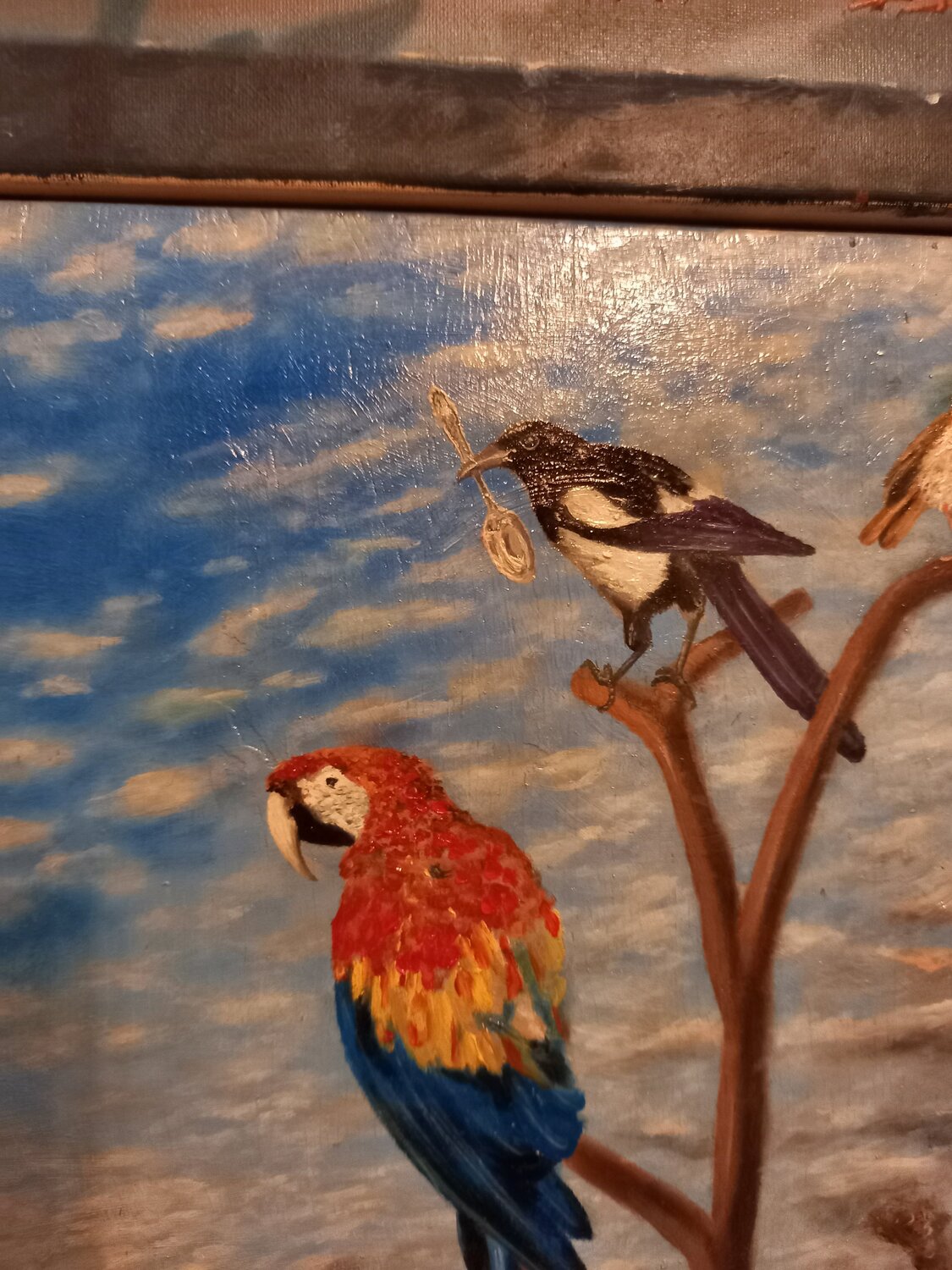 Tre uccelli ammirano un teschio mentre il Krakatoa Indonesiano esplode ...